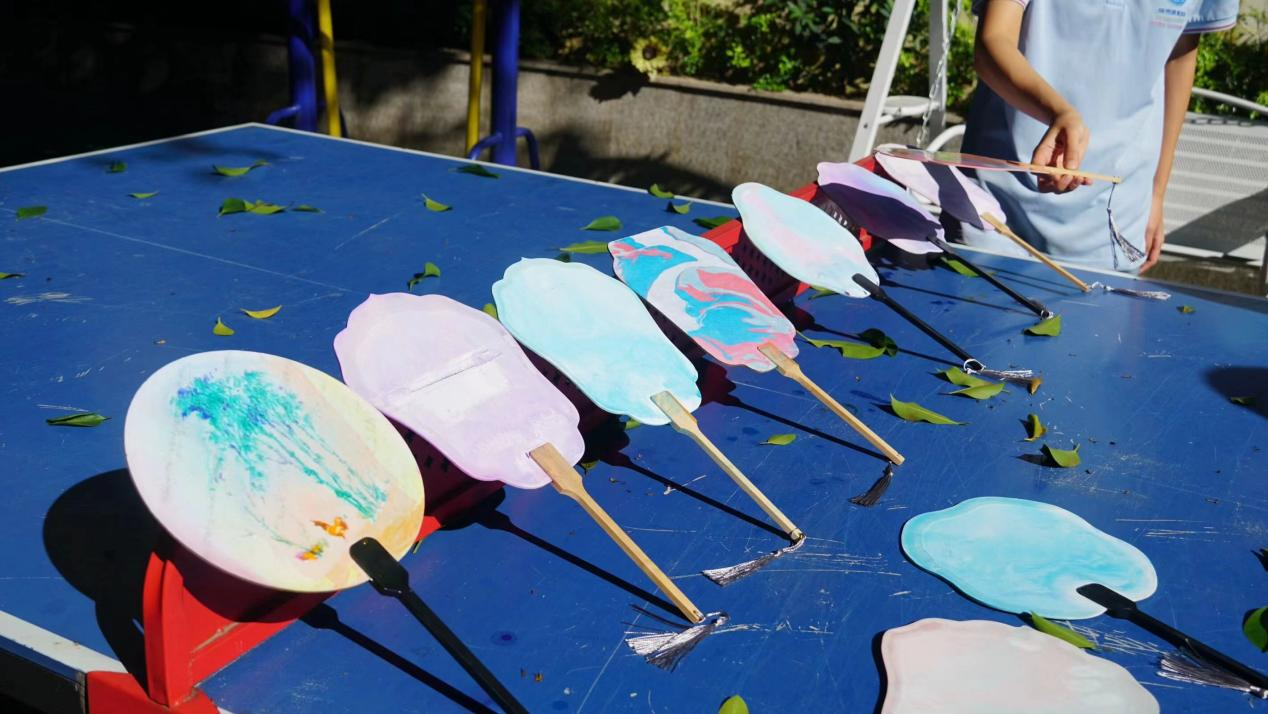 经济管理学院开展“漆彩纷呈，扇染国色”漆扇非遗手工团日活动-福建农业职业技术学院